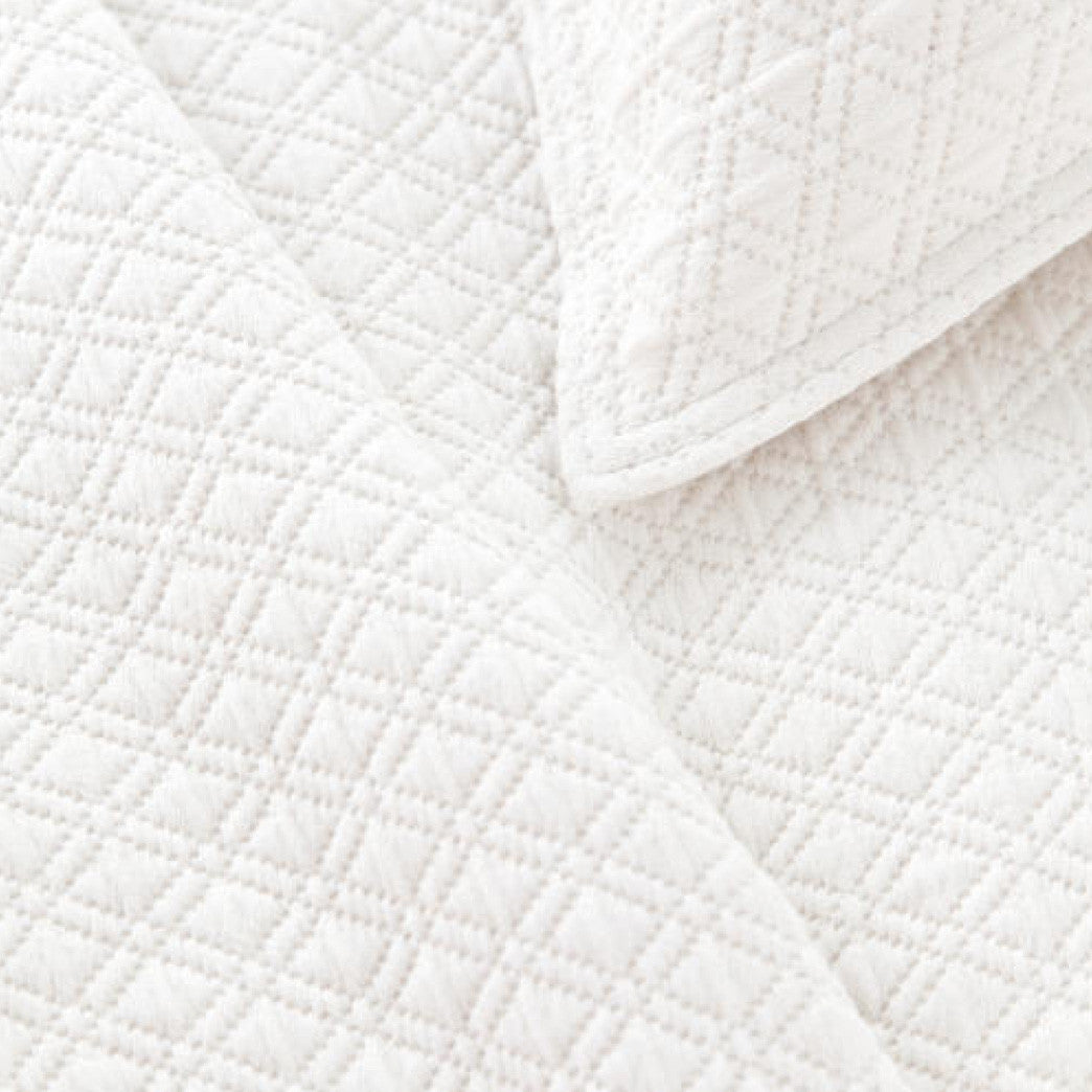Diamond Matelassé Coverlet – Mintwood Home